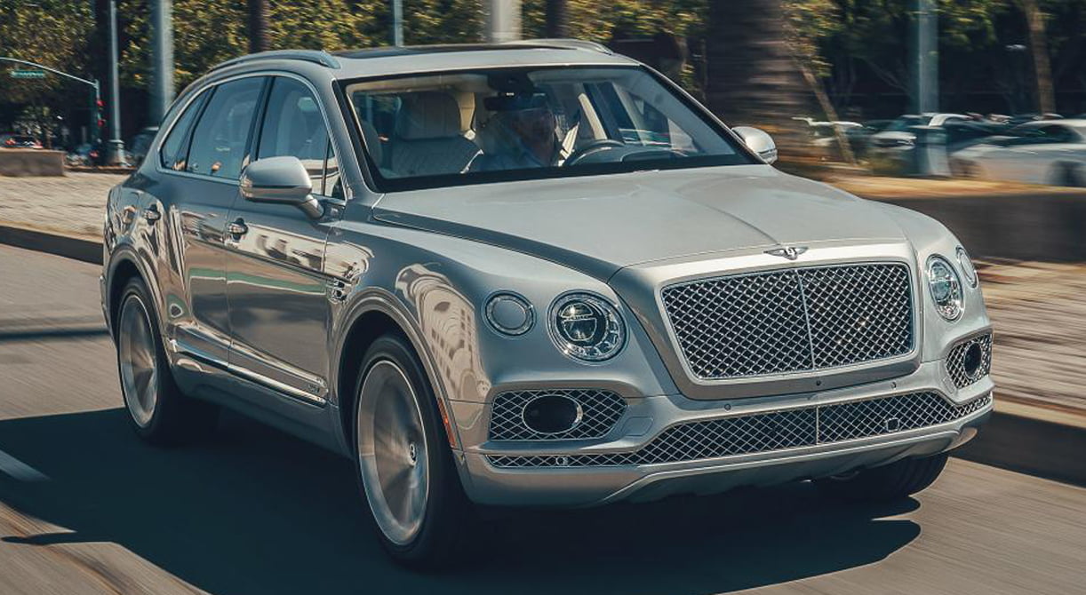 Valt erg tegen: test Bentley Bentayga Hybrid – Autointernationaal.nl