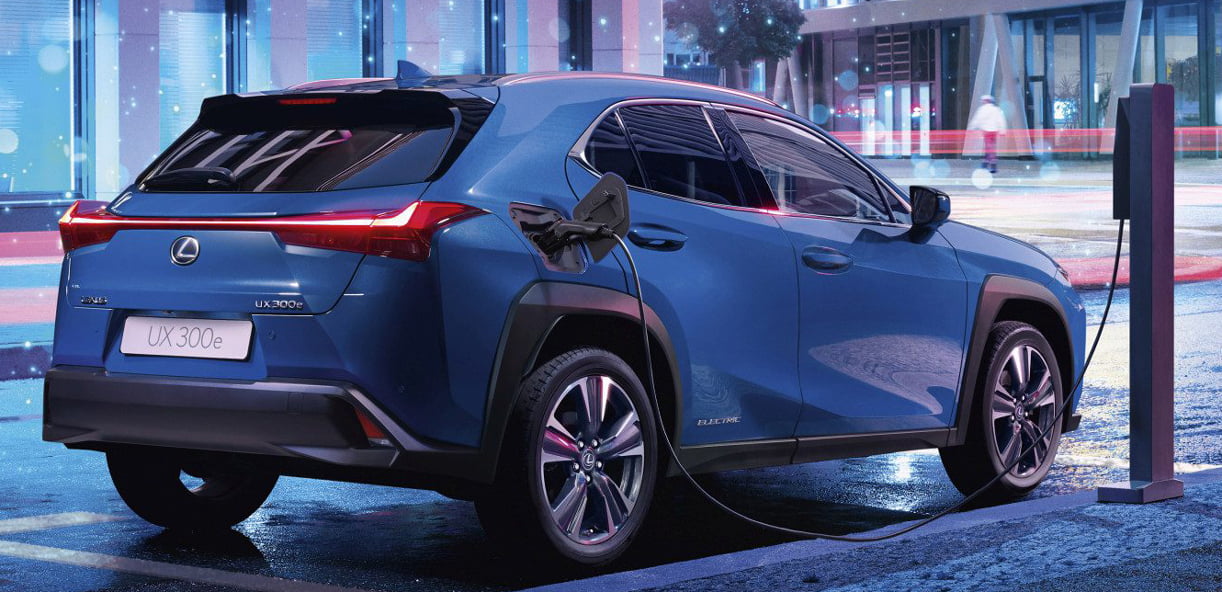 Beter laat dan nooit: Lexus gaat volledig elektrisch met de UX 300e ...