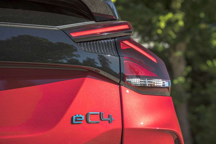 Primeur Nieuwe Citroën C4 Troeft De Toyota C Hr Af Autointernationaal Nl