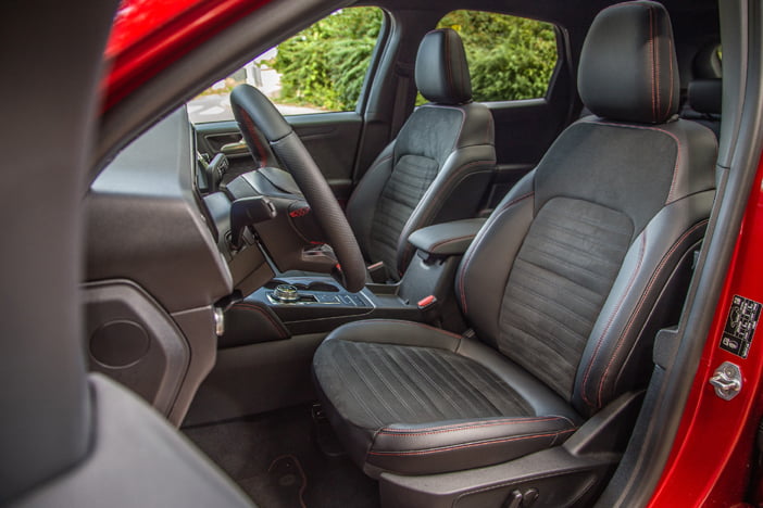 Test: Ford Kuga overtuigt als PHEV beter dan Opel Grandland X ...