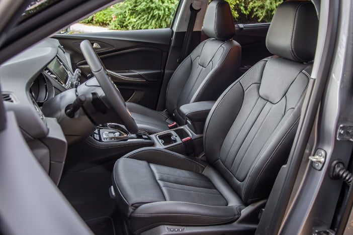 Test: Ford Kuga overtuigt als PHEV beter dan Opel Grandland X ...