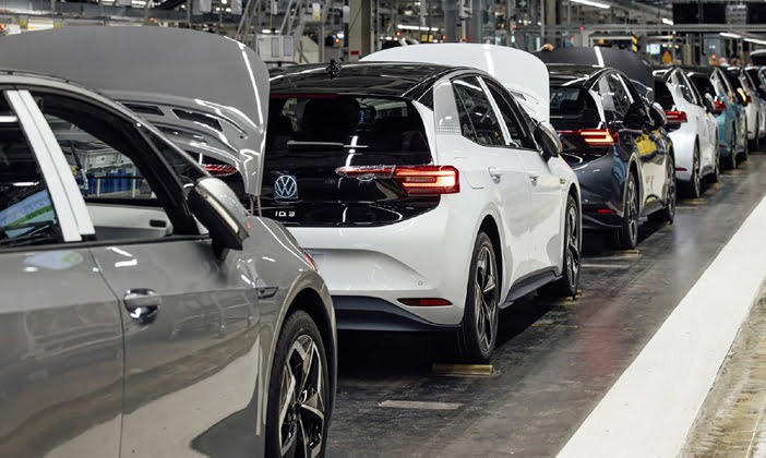 Waarom de elektrische auto de branche op zijn kop zet ...