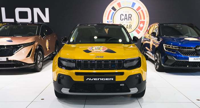 Zoals verwacht: Jeep wint Auto van het Jaar verkiezing ...