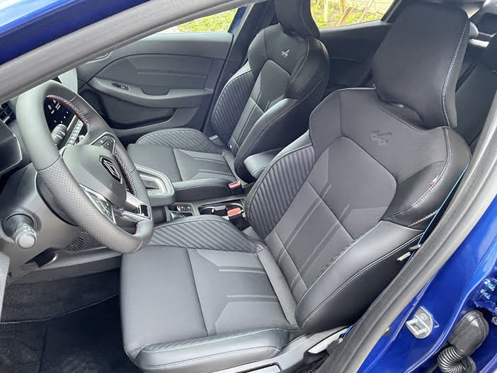 Mooi fijngeslepen: test vernieuwde Renault Clio E-Tech Hybrid ...